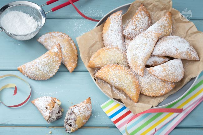 Carnival cassatelle - Italian recipes by GialloZafferano