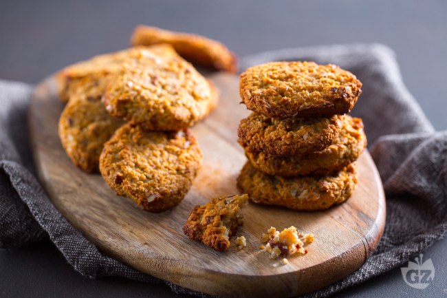 Oat and walnut cookies - Italian recipes by GialloZafferano
