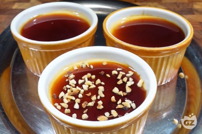 Caramel Pudding with Peanuts Caramel Pudding with Peanuts