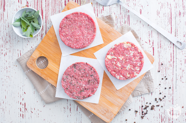 Homemade Burger Patties Recipe — Classic, Herbed & Cheese | GialloZafferano