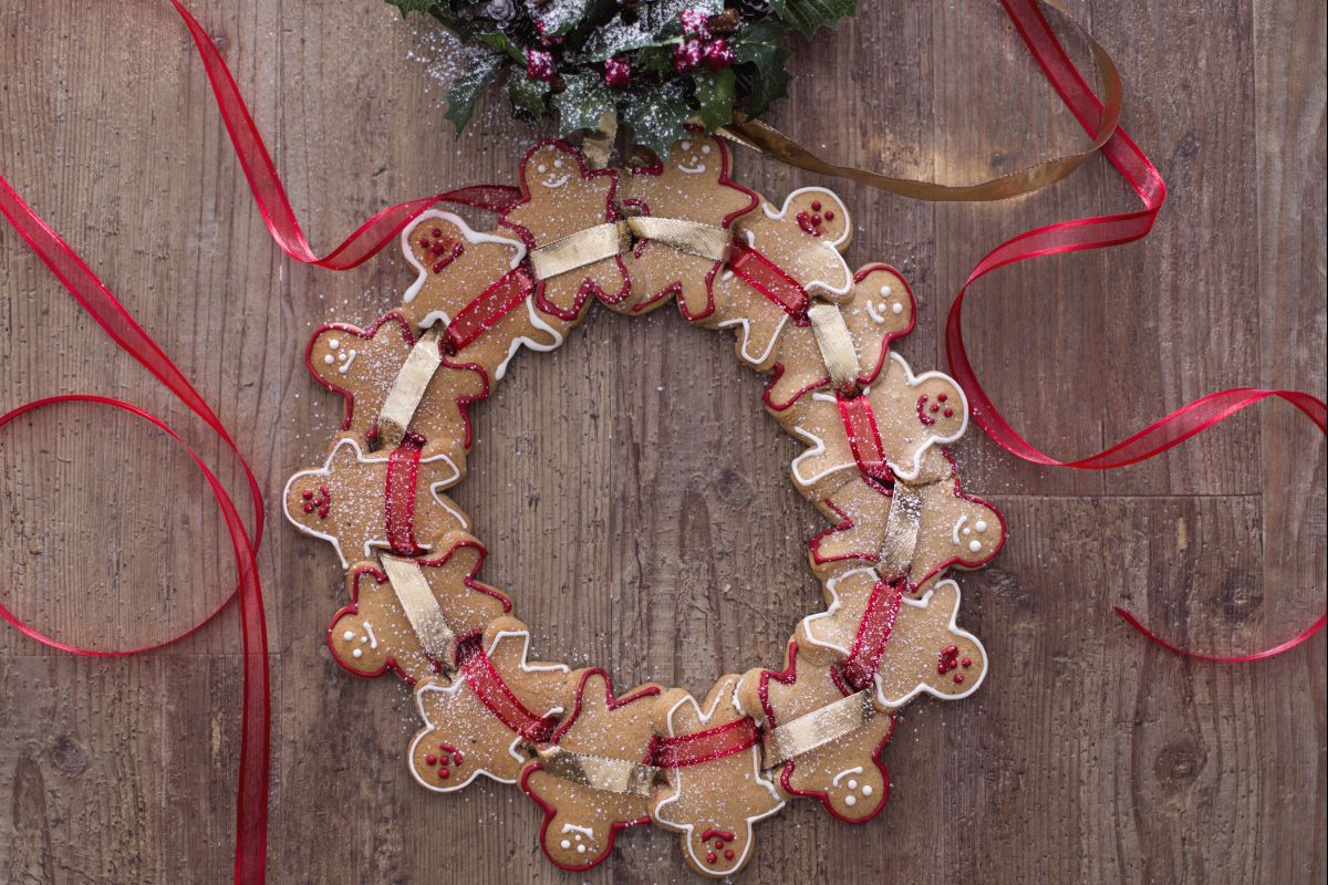 Gingerbread Wreath - Italian recipes by GialloZafferano