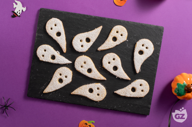 Ghost Cookies - Italian recipes by GialloZafferano