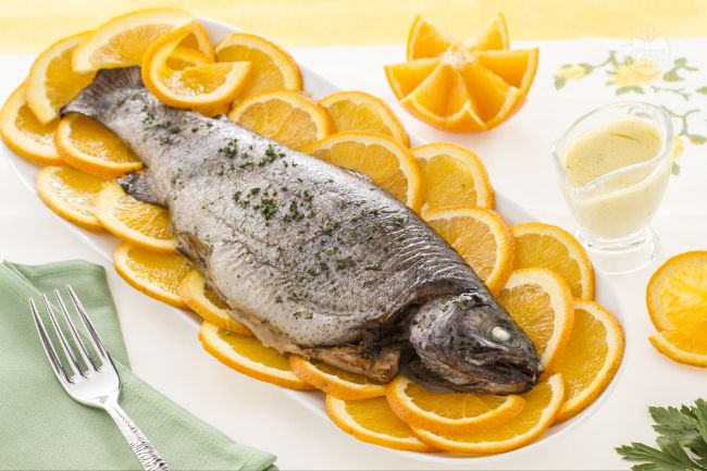 Salmon trout with orange - Italian recipes by GialloZafferano