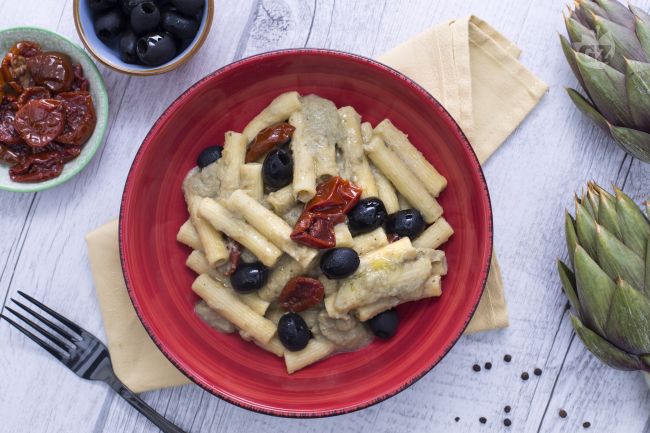 Ridged sedanini with artichoke cream - Italian recipes by GialloZafferano