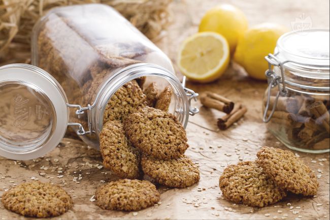 Oatmeal Cookies - Italian recipes by GialloZafferano