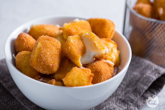 Fried mozzarella - Italian recipes by GialloZafferano