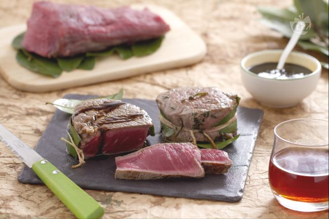 Filet mignon with amaro sauce - Italian recipes by GialloZafferano