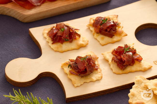 Classic puff pastries with bresaola and vinaigrette - Italian recipes ...