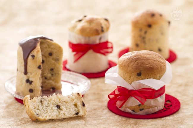 Chocolate Chip Mini Panettones - Italian recipes by GialloZafferano