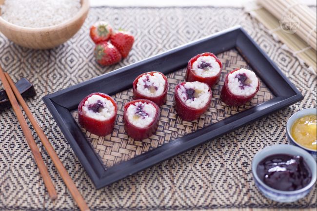 Sweet sushi with mixed jams - Italian recipes by GialloZafferano