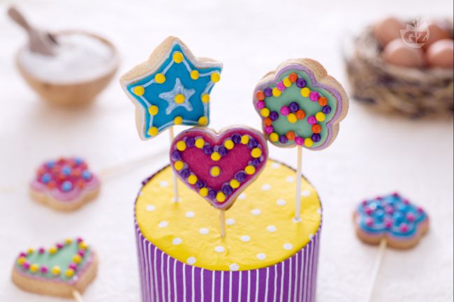 Lollipop cookies - Italian recipes by GialloZafferano