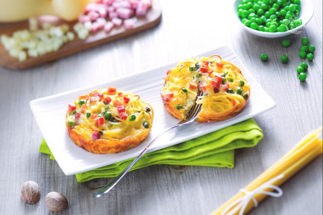 Baked Spaghetti Mini Frittatas - Italian recipes by GialloZafferano