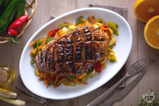Marinated duck breast with vegetables - Italian recipes by GialloZafferano