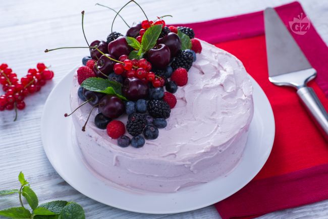 Summer birthday cake - Italian recipes by GialloZafferano