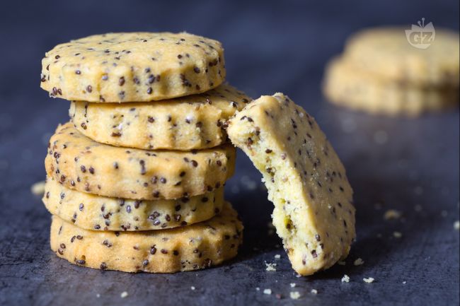 Chia Seed Cookies - Italian recipes by GialloZafferano