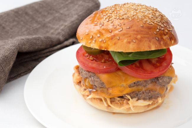 Double cheeseburger - Italian recipes by GialloZafferano
