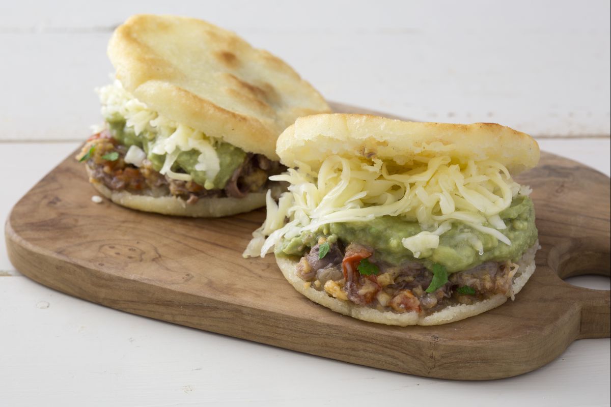 Arepas stuffed with meat - Italian recipes by GialloZafferano