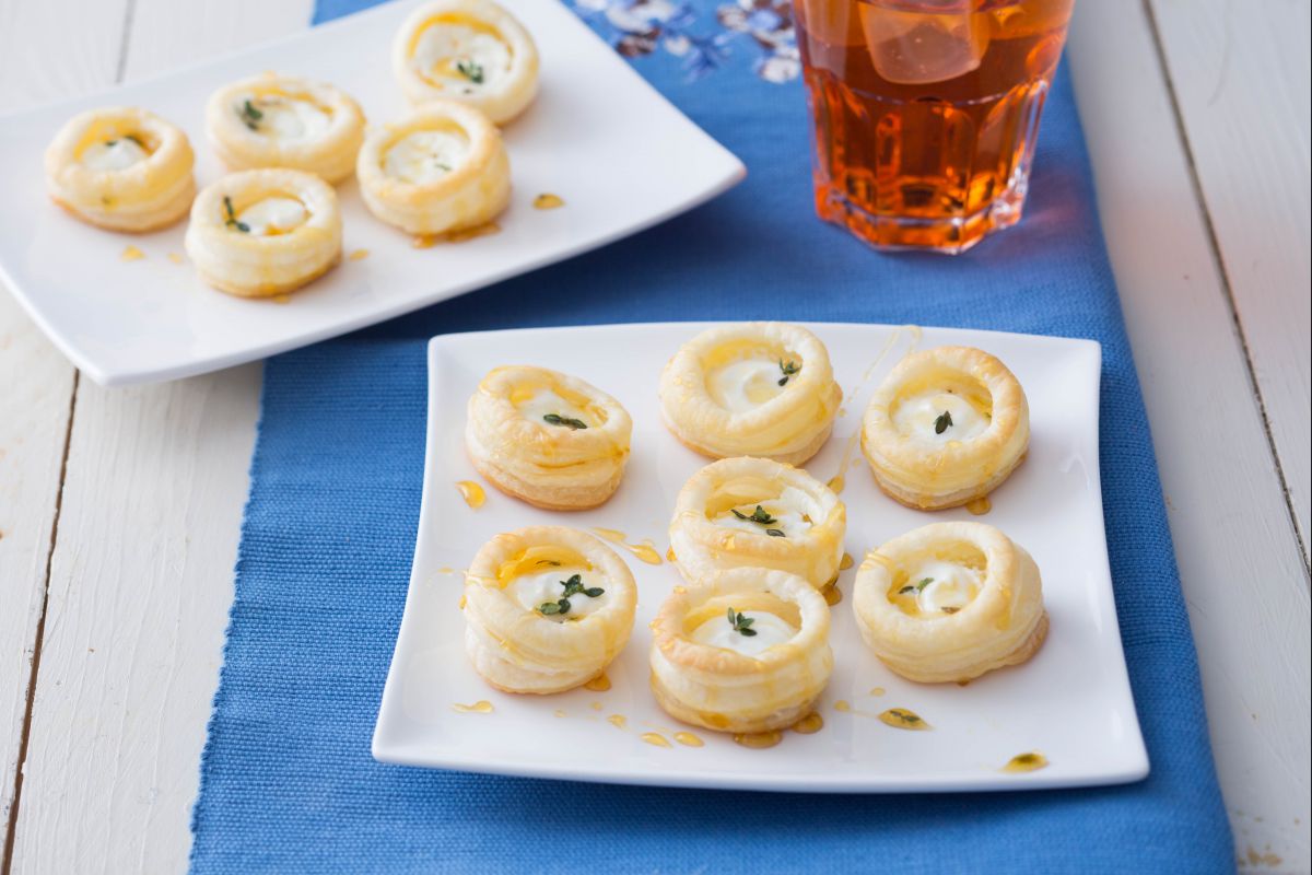 Puff pastry bites with cheese and honey - Italian recipes by ...