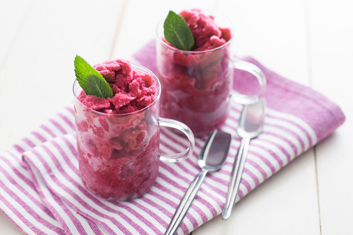 Red Wine Granita - Italian recipes by GialloZafferano