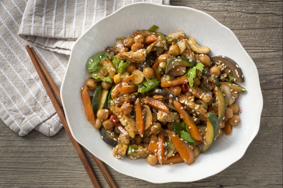 Tempeh with vegetables - Italian recipes by GialloZafferano