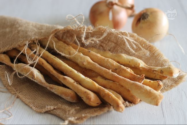 Breadsticks with Sourdough - Italian recipes by GialloZafferano