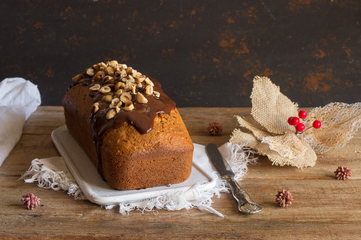 Hazelnut and Ginger Loaf Cake - Italian recipes by GialloZafferano