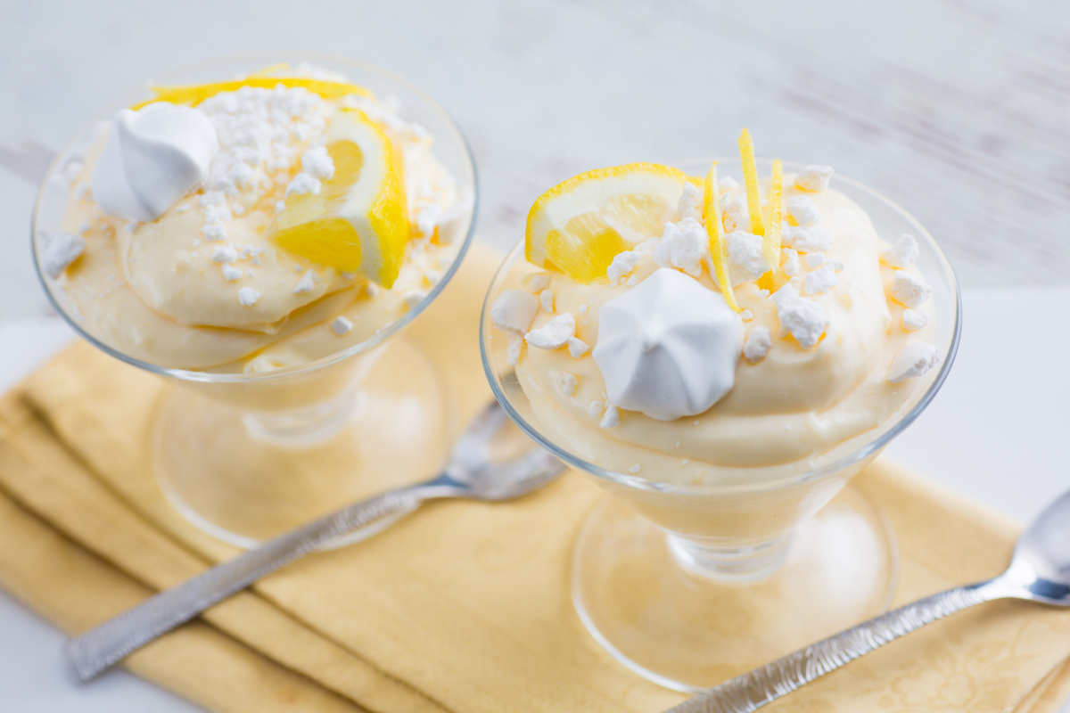 Cups with lemon cream and meringues - Italian recipes by GialloZafferano