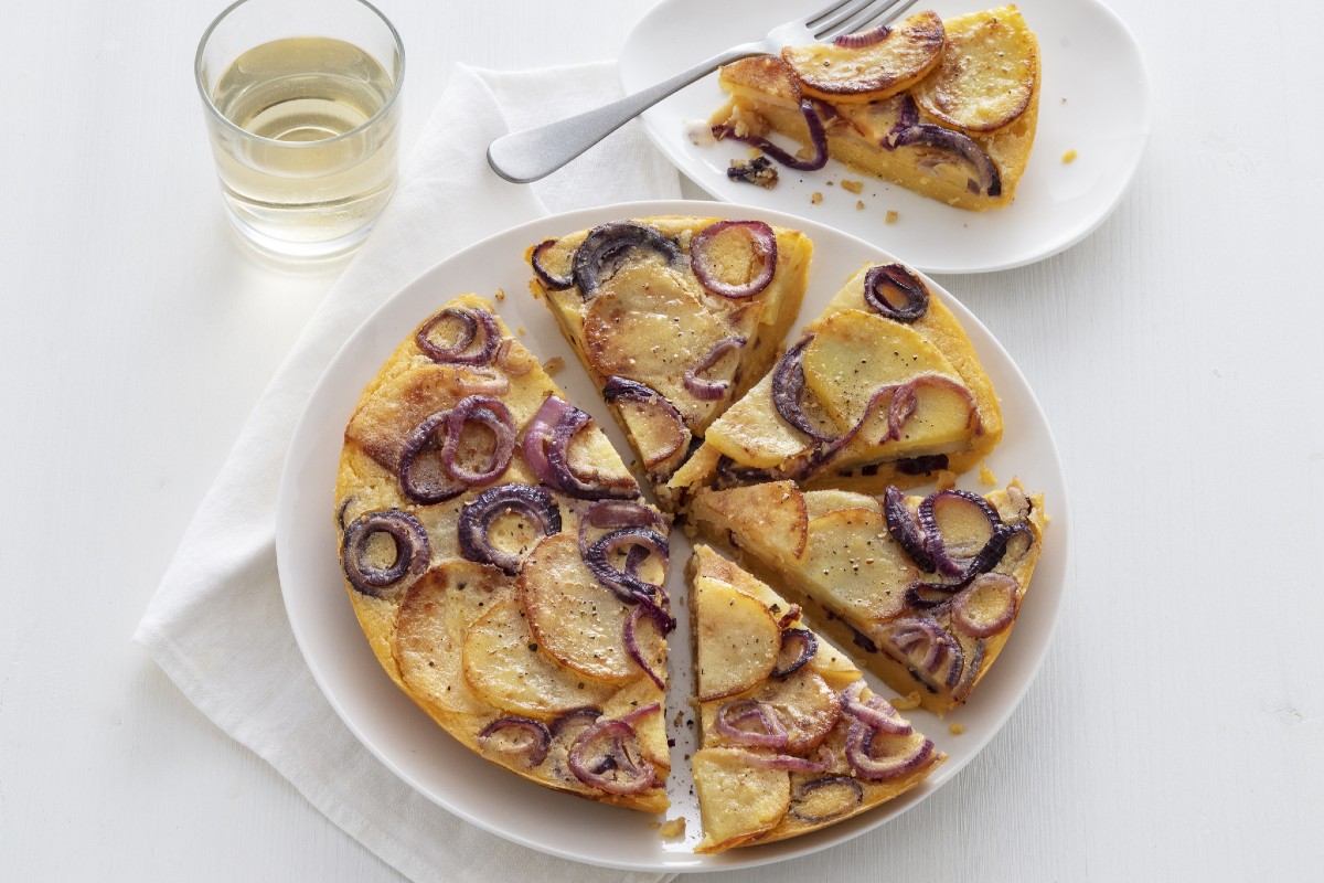 Fake omelette with potatoes and onions - Italian recipes by GialloZafferano
