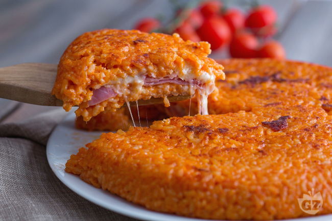 Rice flan in a pan - Italian recipes by GialloZafferano