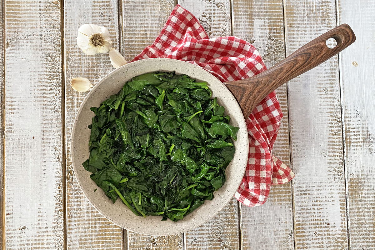 Sautéed Spinach - Italian recipes by GialloZafferano