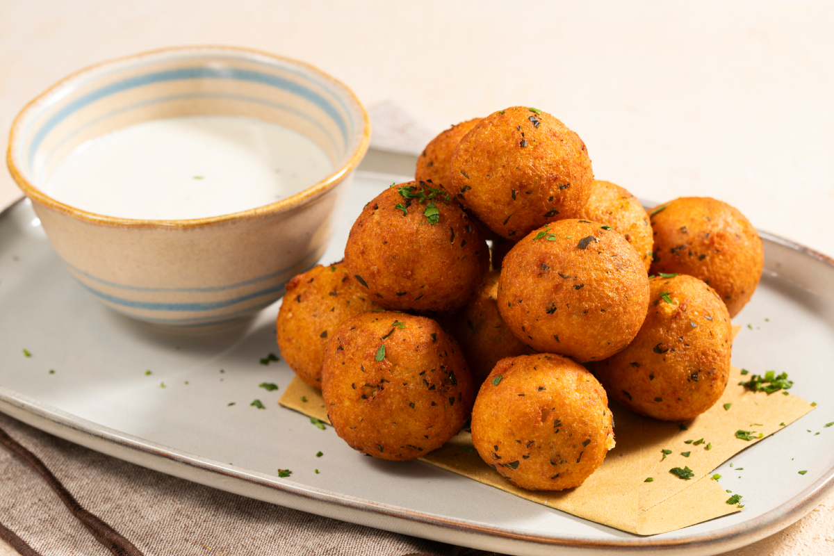 Cheese and Pepper Balls with Fondue - Italian recipes by GialloZafferano