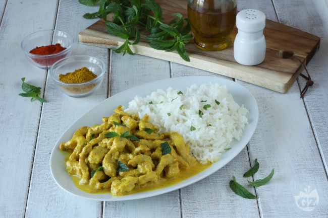 Chicken slices with curry - Italian recipes by GialloZafferano