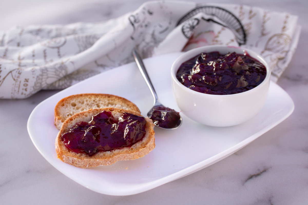 Plum Jam - Italian recipes by GialloZafferano