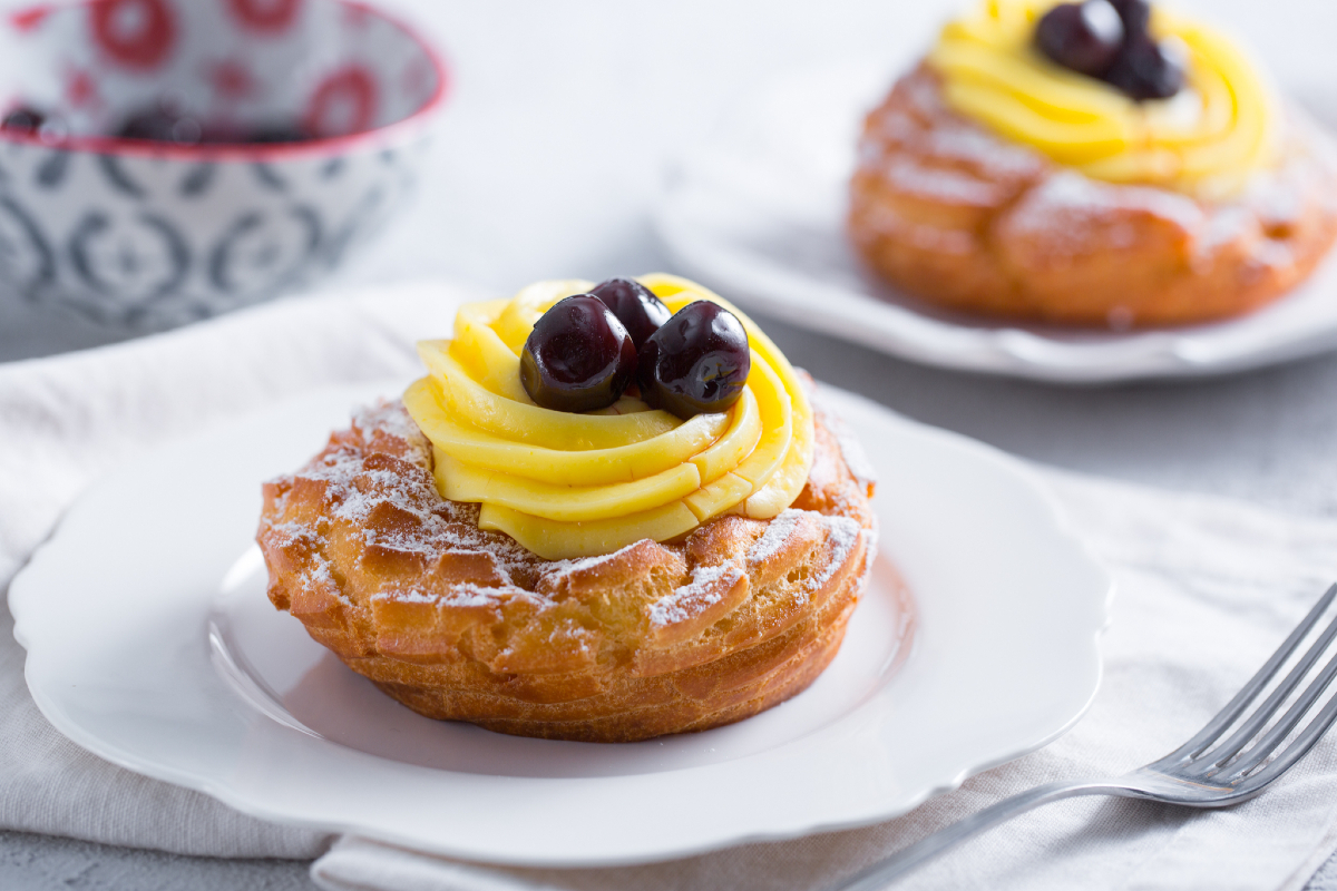 Naples-style Zeppole - Italian recipes by GialloZafferano