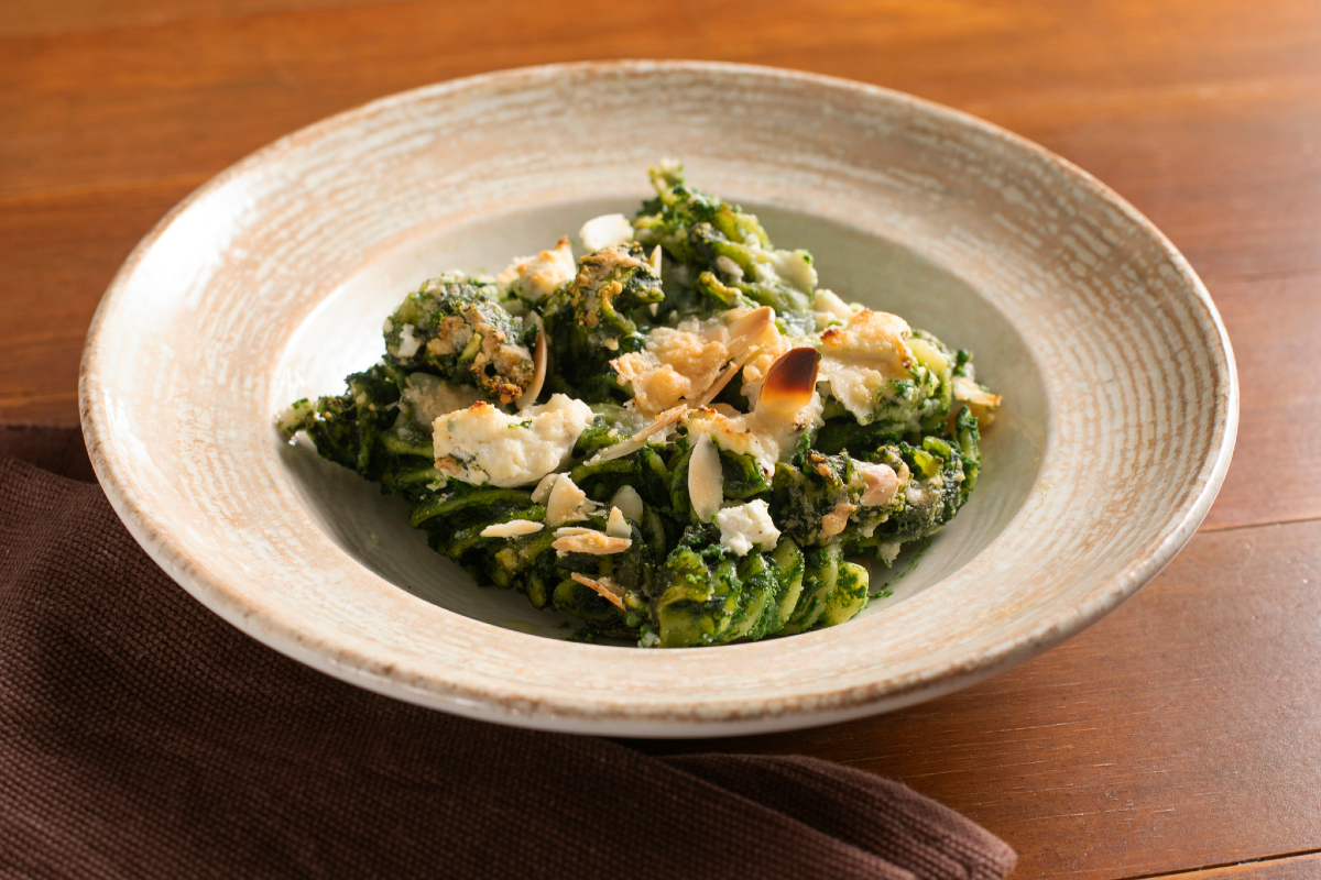 Baked pasta with spinach and ricotta - Italian recipes by GialloZafferano
