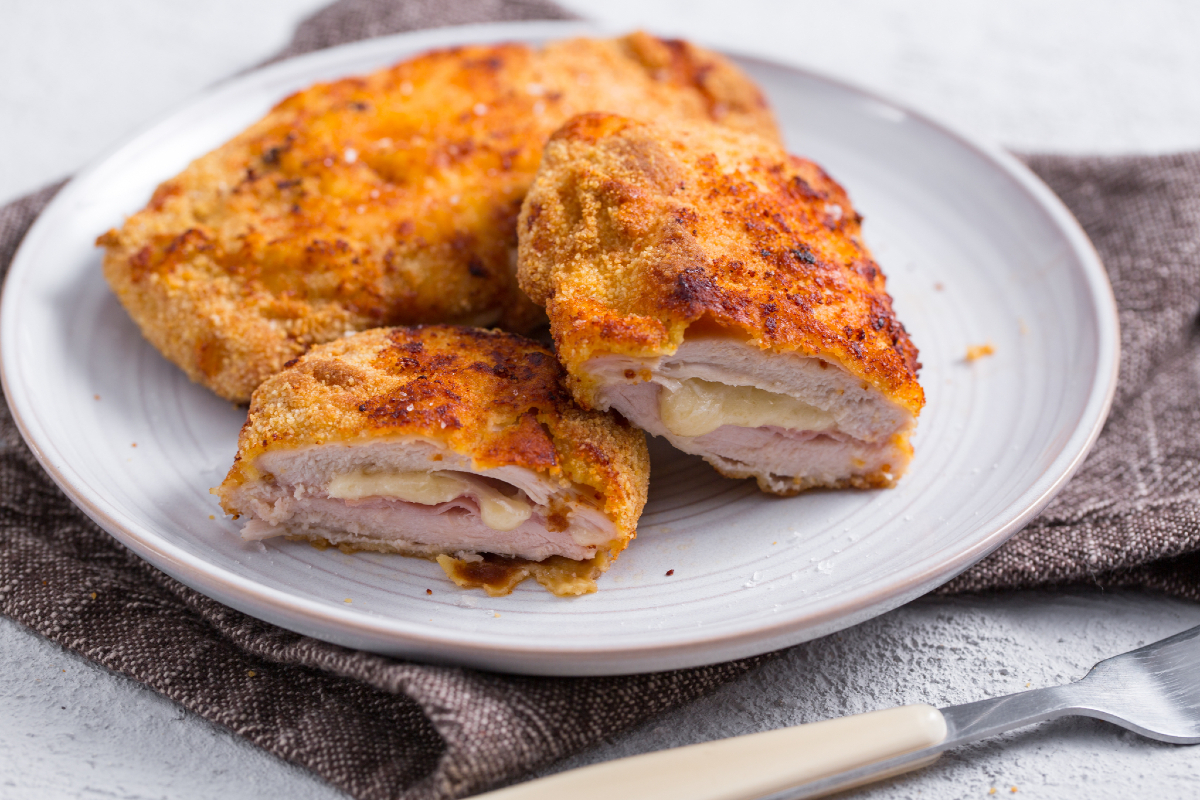Cordon bleu with air fryer - Italian recipes by GialloZafferano