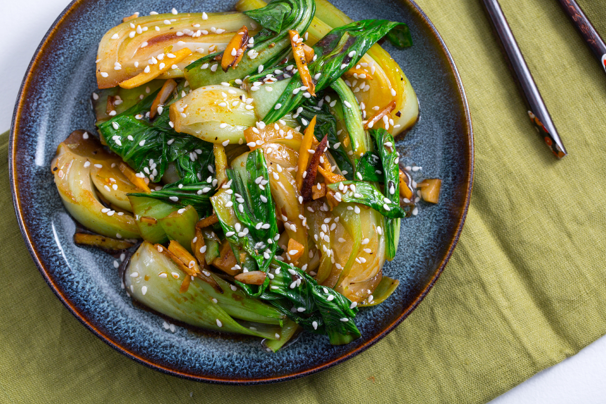Pak choi in wok - Italian recipes by GialloZafferano