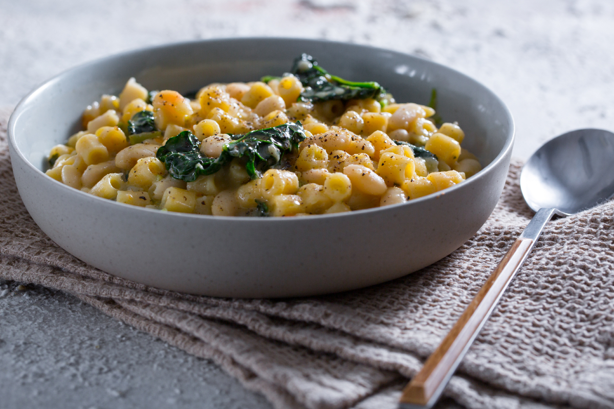Pasta and beans with black cabbage - Italian recipes by GialloZafferano