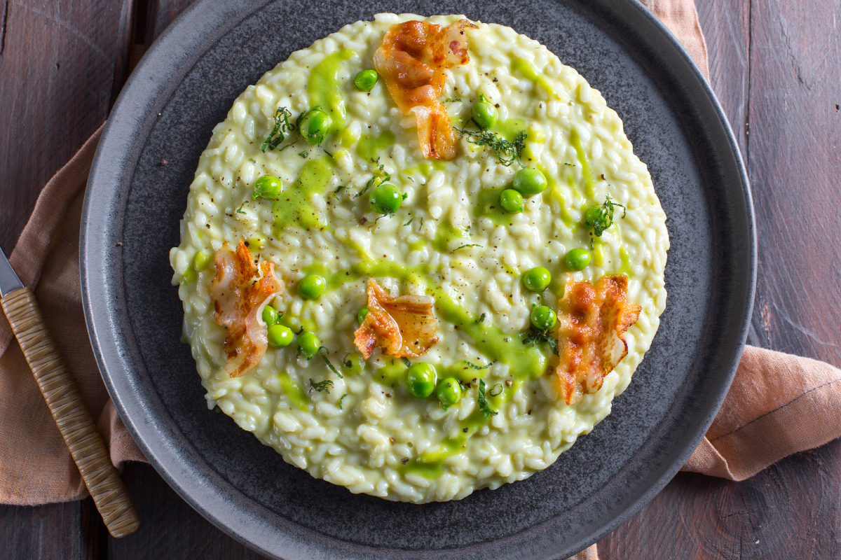 Risotto with pea cream and guanciale - Italian recipes by GialloZafferano