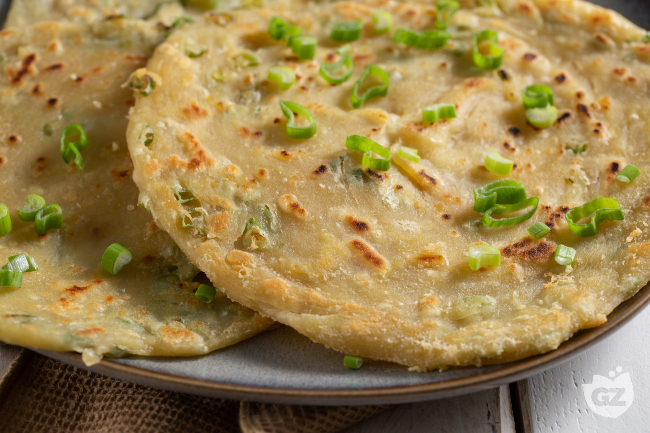Chinese pancakes (cong you bing) - Italian recipes by GialloZafferano
