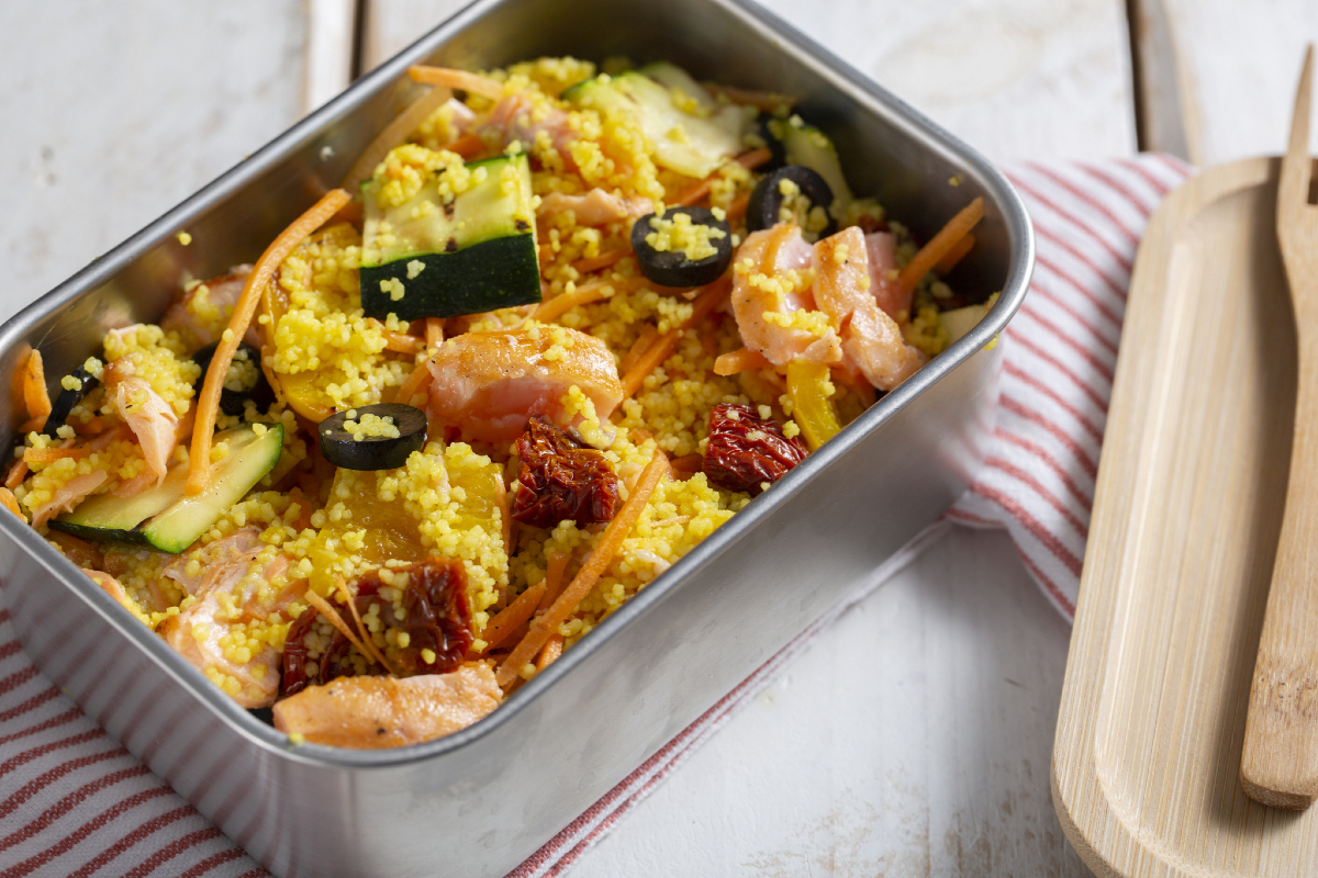 Lunch box with couscous and salmon - Italian recipes by GialloZafferano