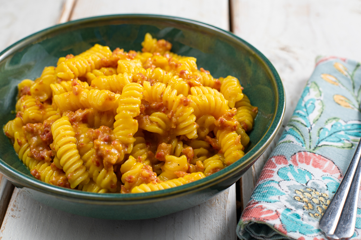 Pasta with potato cream and sausage - Italian recipes by GialloZafferano