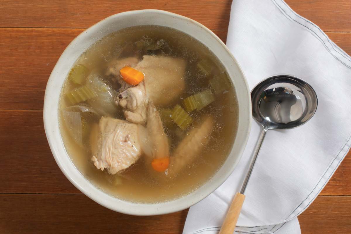 Capon broth - Italian recipes by GialloZafferano