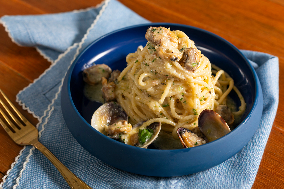 Spaghetti with lemon pesto and clams - Italian recipes by GialloZafferano