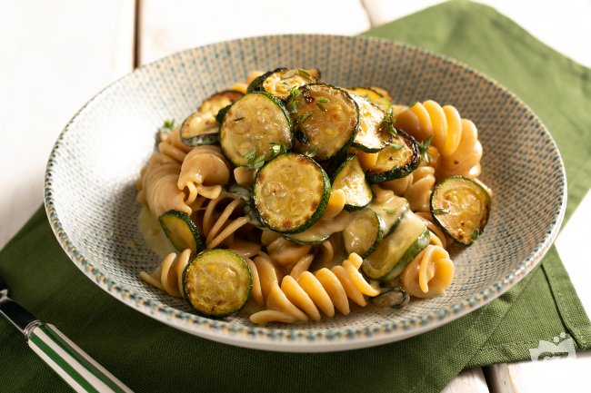 Pasta with zucchini and stracchino - Italian recipes by GialloZafferano
