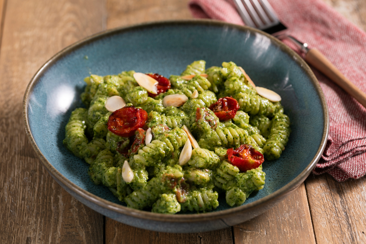 Cold pasta with arugula pesto and cherry tomatoes - Italian recipes by ...