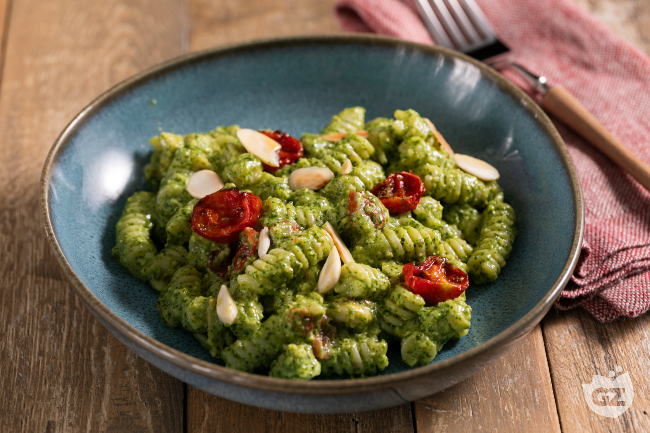 Cold pasta with arugula pesto and cherry tomatoes - Italian recipes by ...