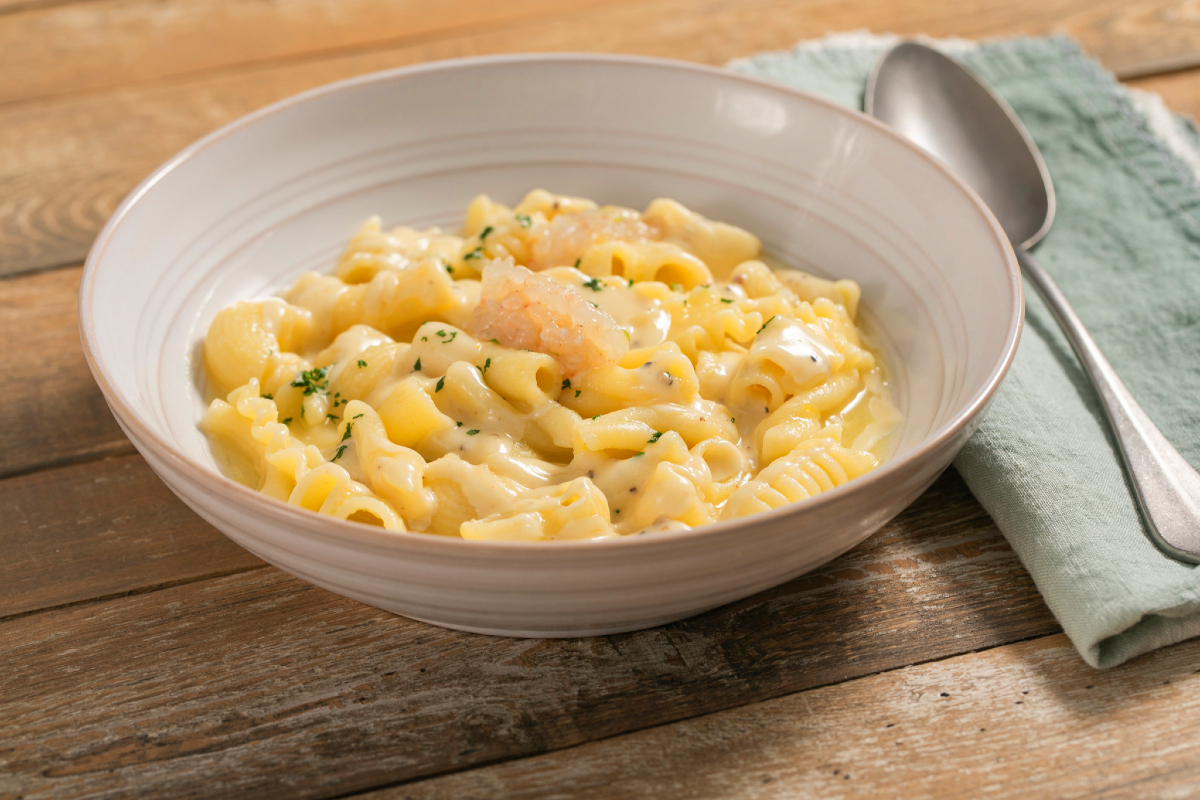 Pasta potatoes and scampi - Italian recipes by GialloZafferano