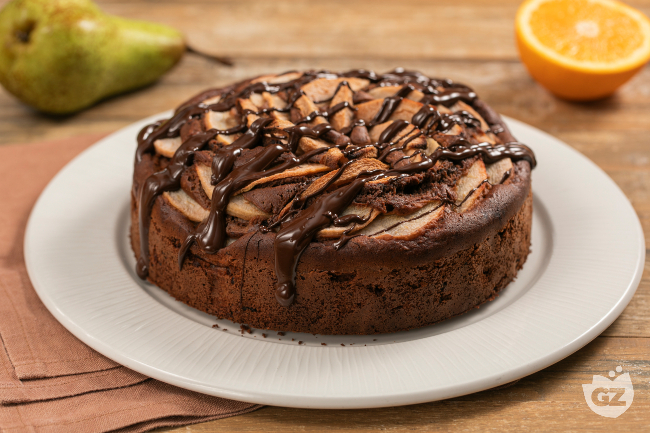 Lactose-free pear and chocolate cake - Italian recipes by GialloZafferano
