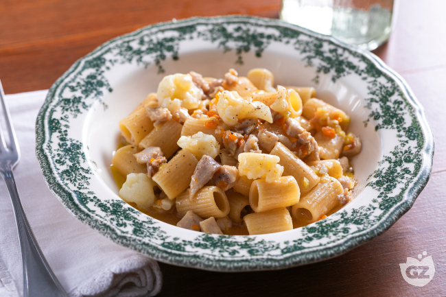 Pasta with Rabbit and Cauliflower Ragù - Italian recipes by GialloZafferano